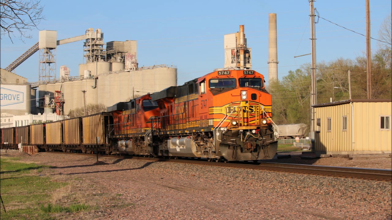 Railfanning on BNSF's Creston Sub 4/17/2017 WITH BNSF 7695 (Gold Swoosh ...