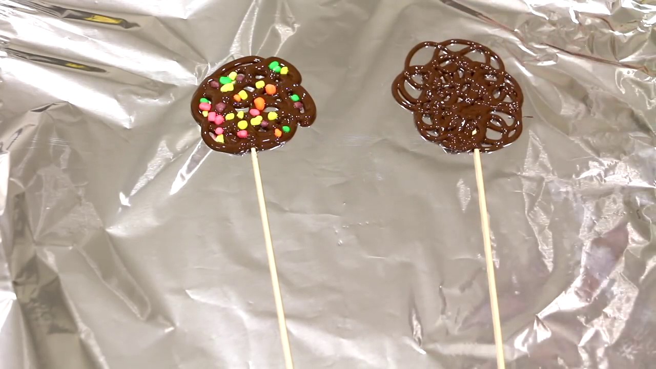Piruletas de chocolate y chuches SUPER RICAS. 5 DIY dulces - YouTube