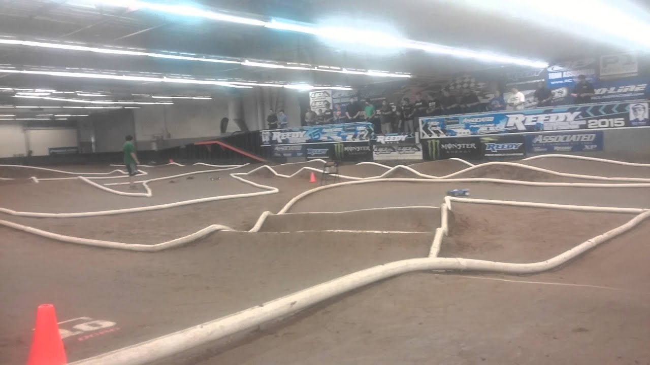 Ocrc rc raceway driver stand completely full - YouTube