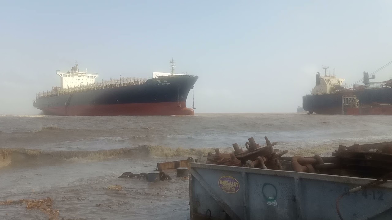 Alang ship beaching - YouTube