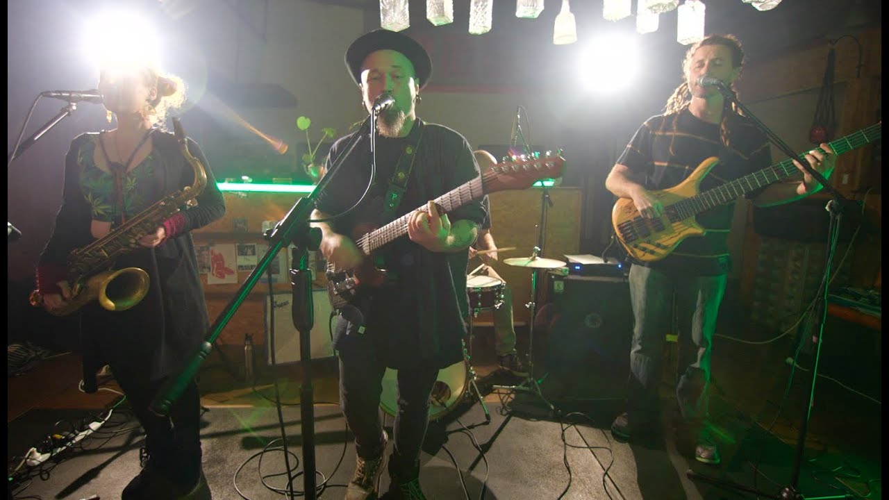 All I Know and Cockroaches - Jesse Morris and the Shakedown - live in ...