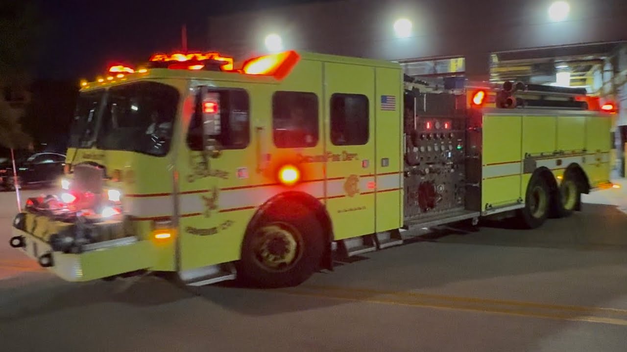 Chicago Fire Department Engine 9 Responding - YouTube