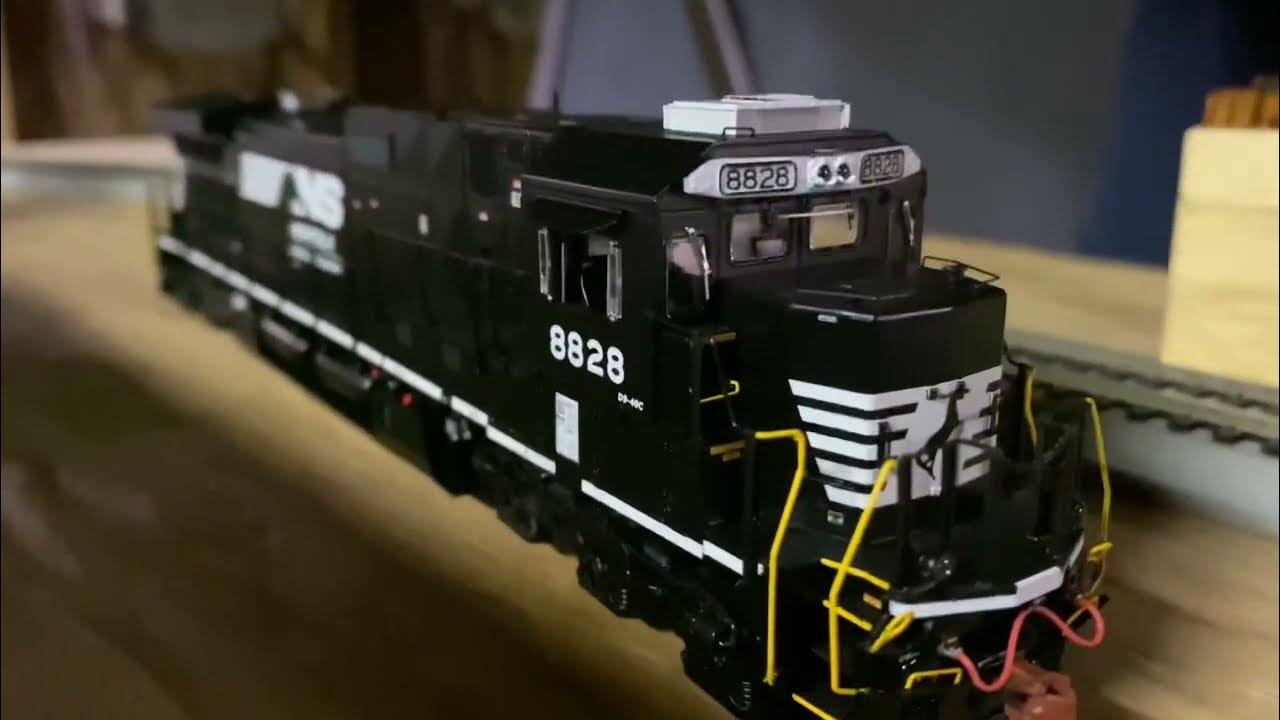 ScaleTrains Norfolk Southern C40-9 Unboxing and Review! - YouTube