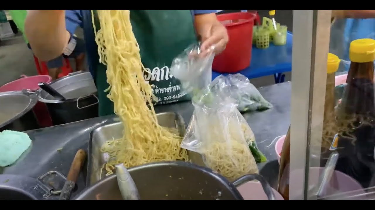 Pork Noodle Soup - Street Food Thailand | Ba mee Moo Dang [บะหมี่หมูแดง ...