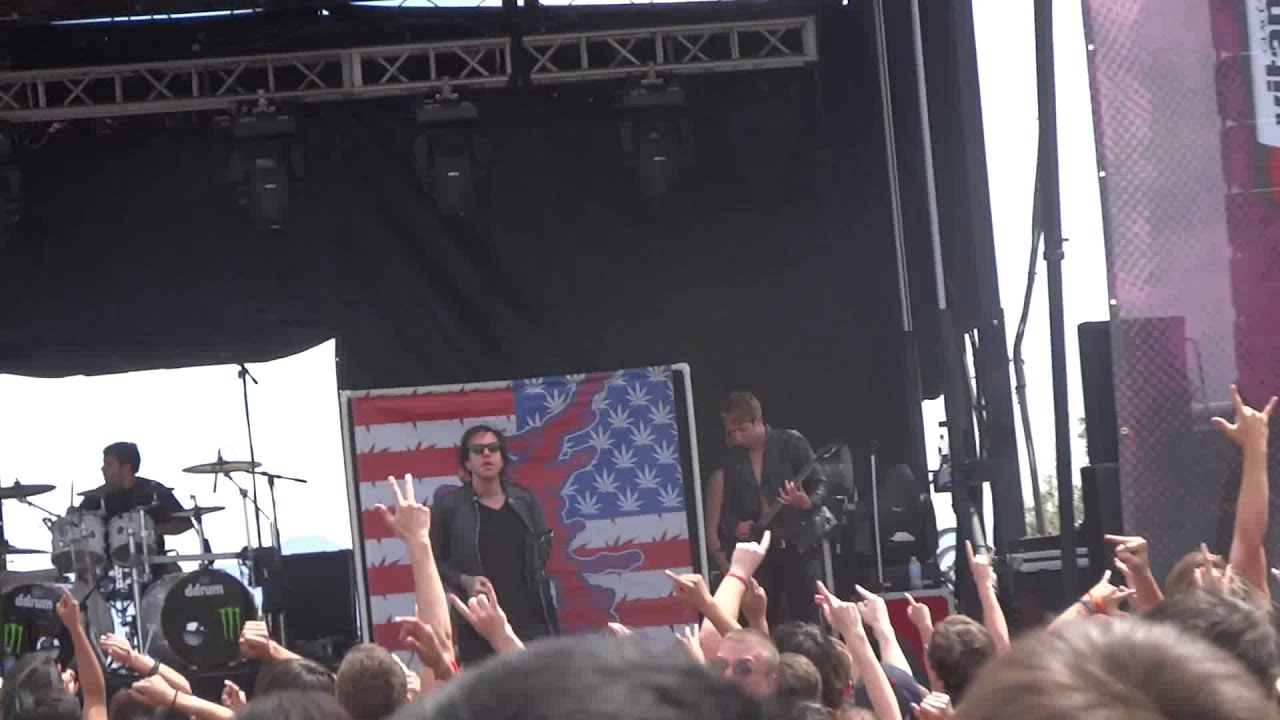 Attila - Rage Live @ Extreme Thing 2013 - YouTube