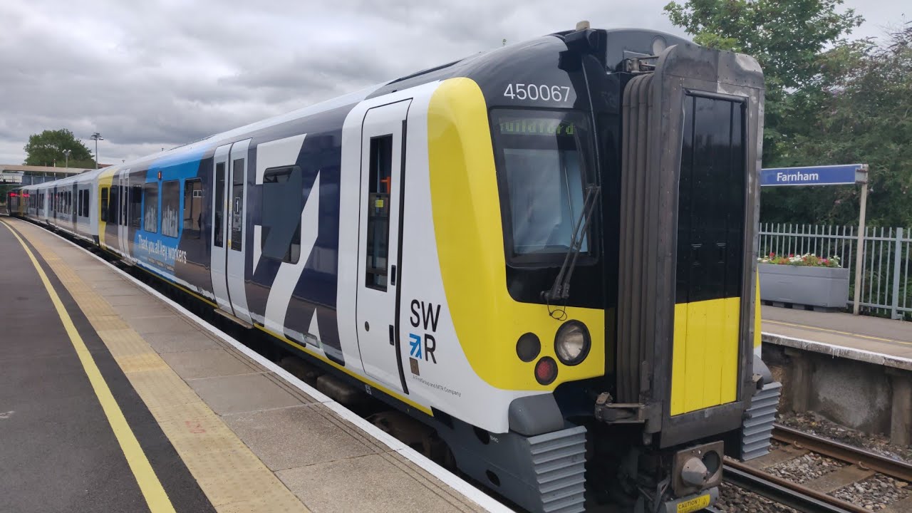 Trains at Farnham station and level crossing featuring 450 067 - 20 ...