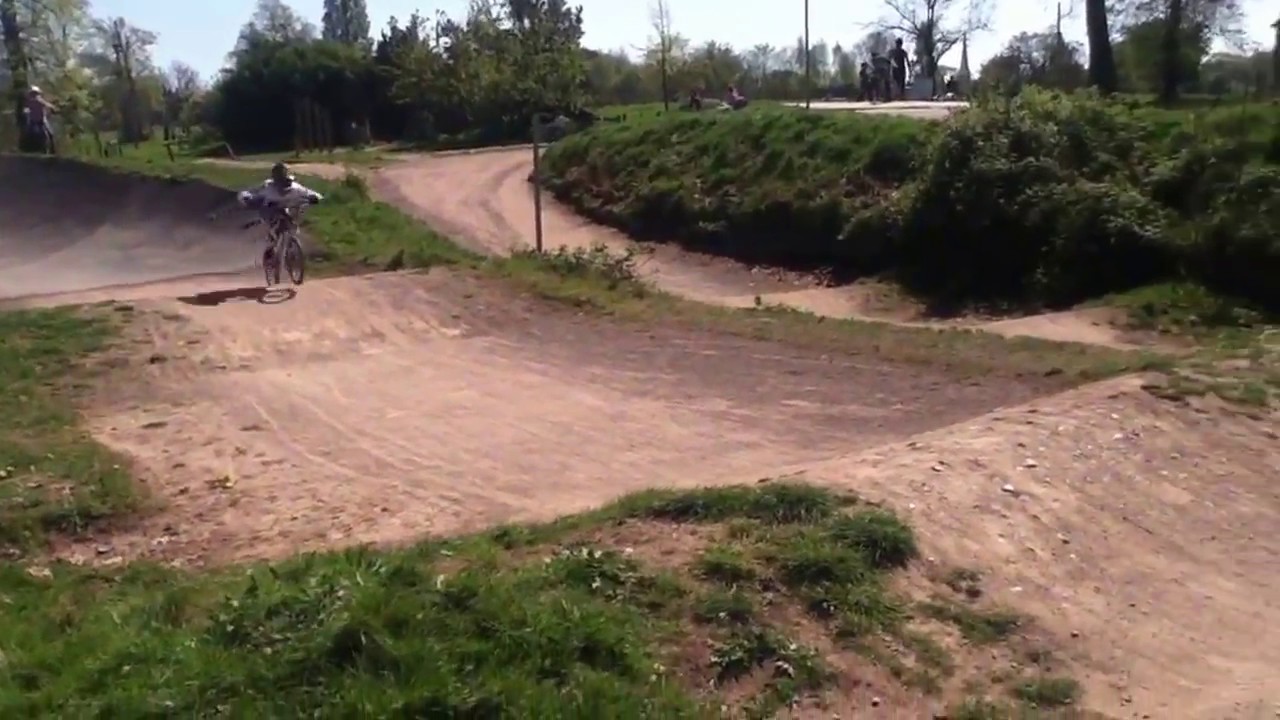 Manual at Brixton BMX track - YouTube