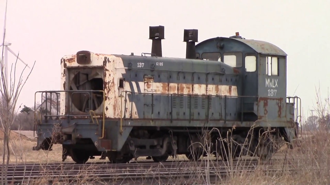 Union Pacific manifest and EMD S9 switcher in Garden City, Iowa - YouTube