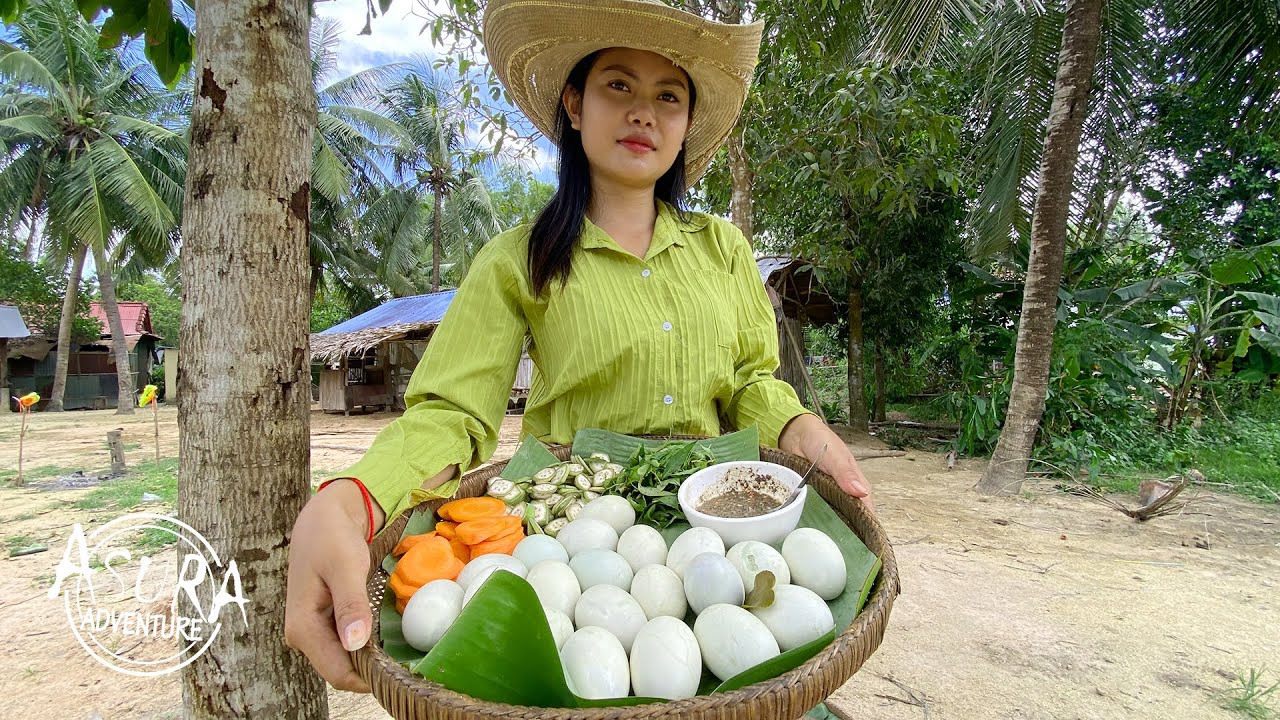 Balut with Coconut Boil Cooking | Fertilized Duck Egg - YouTube