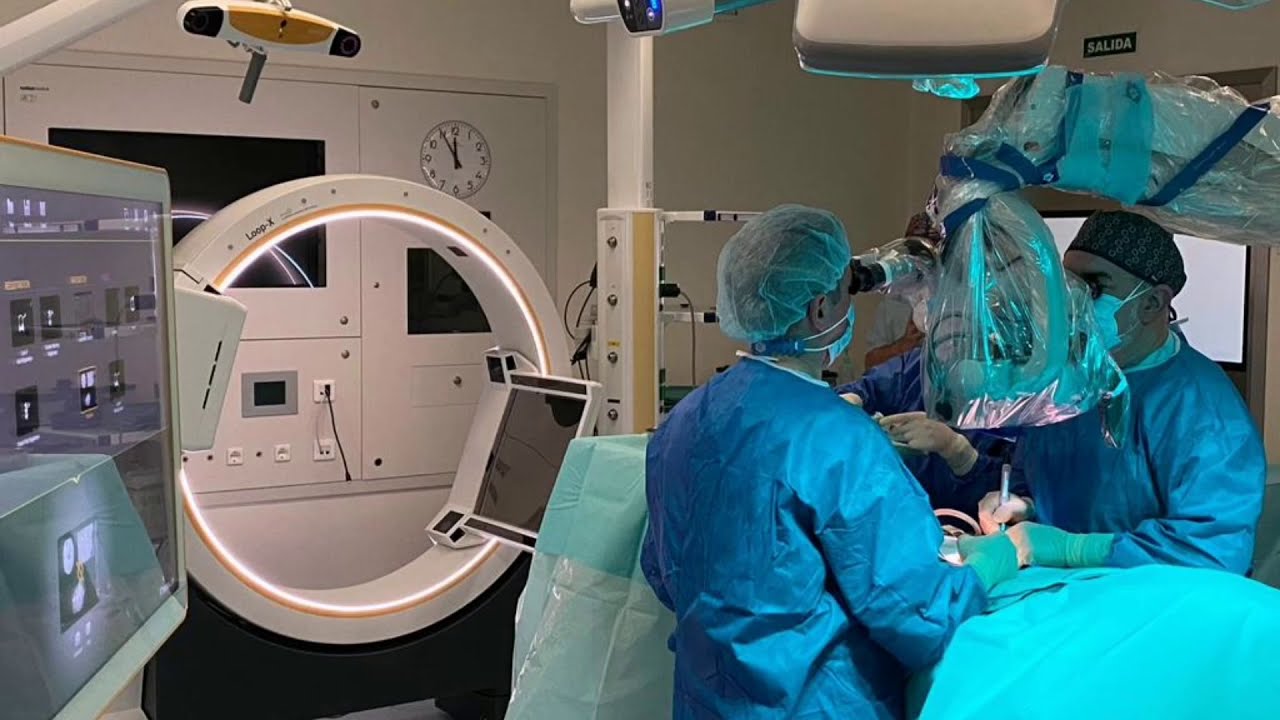 Estreno mundial TAC intraoperatorio Loop-X y navegador curve 2.0 de ...