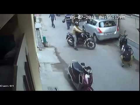 Viral Video: Most Shocking Robbery in India - YouTube