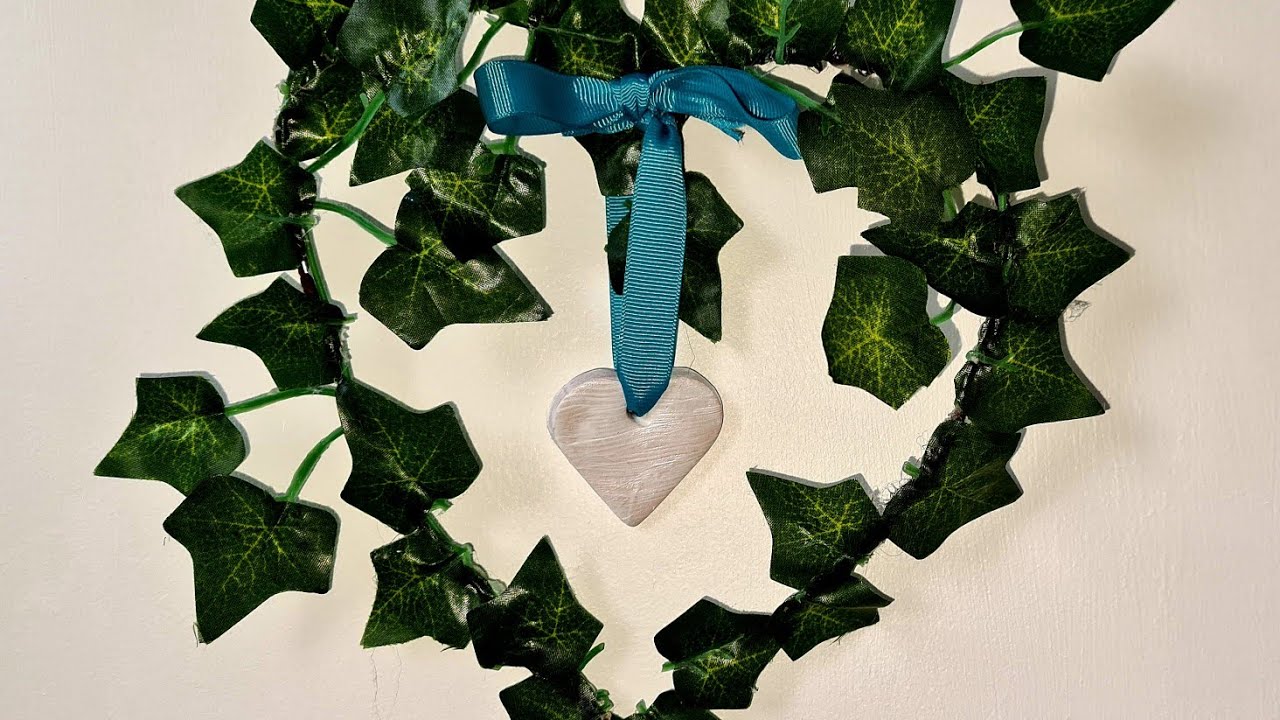 How To Make An Ivy Wreath - YouTube