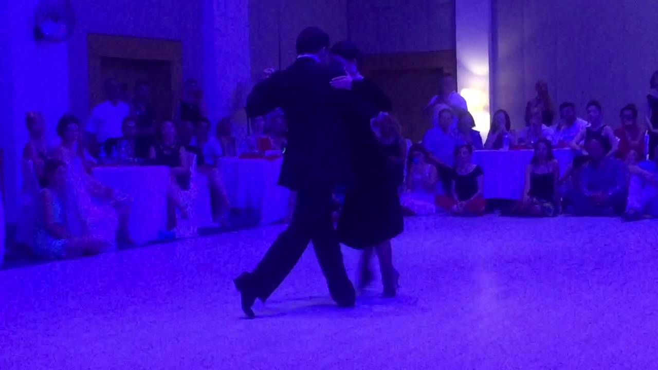 Ezequiel Paludi y Geraldin Rojas bailan el Tango "La Cumparsita" - YouTube