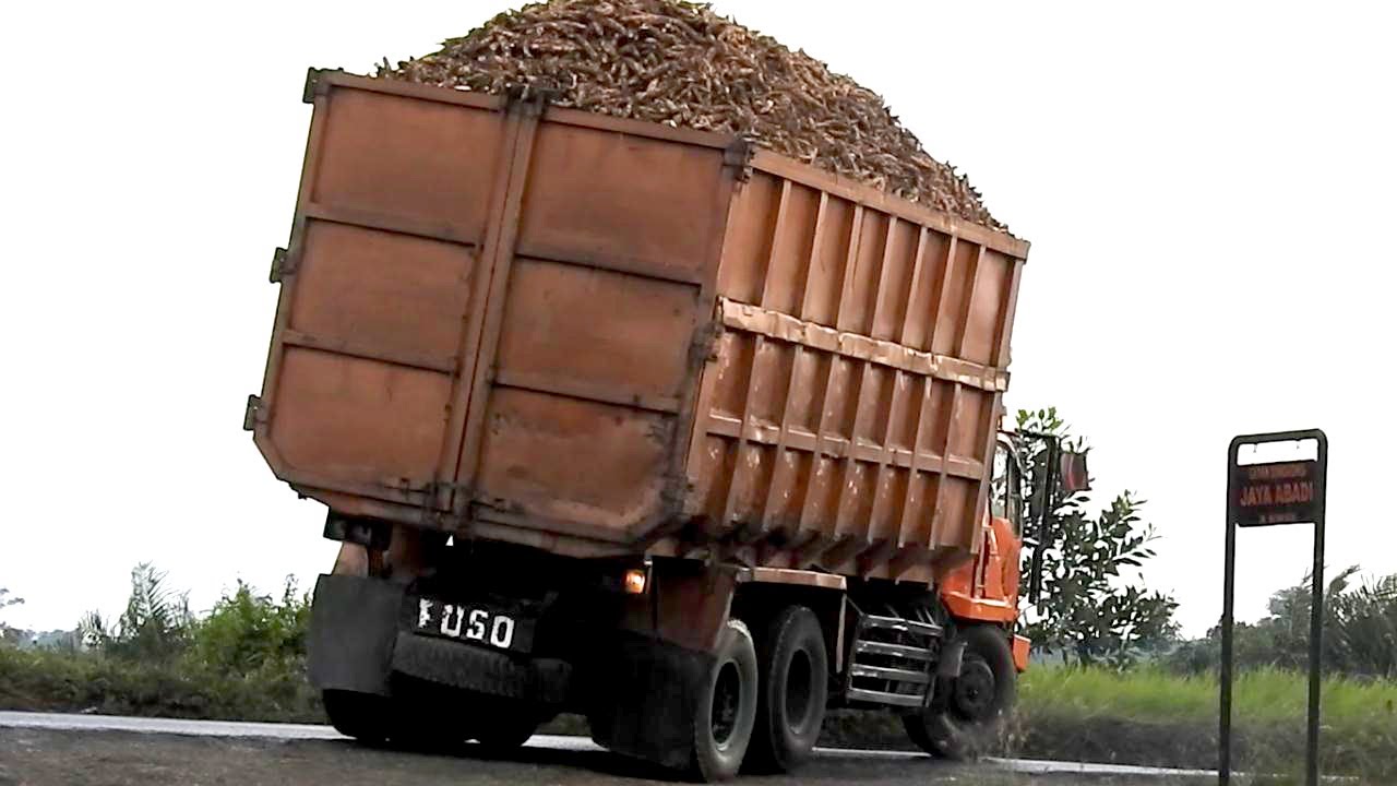 Amazing Truck Japan Super Loaded Truck driving Skill | Truck OverLoad ...