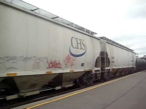 CP 240 w/ CP 8886, CITX 3008 (ex BN) & CEFX 3181 lead this long EB mixed freight/Autoracker ...