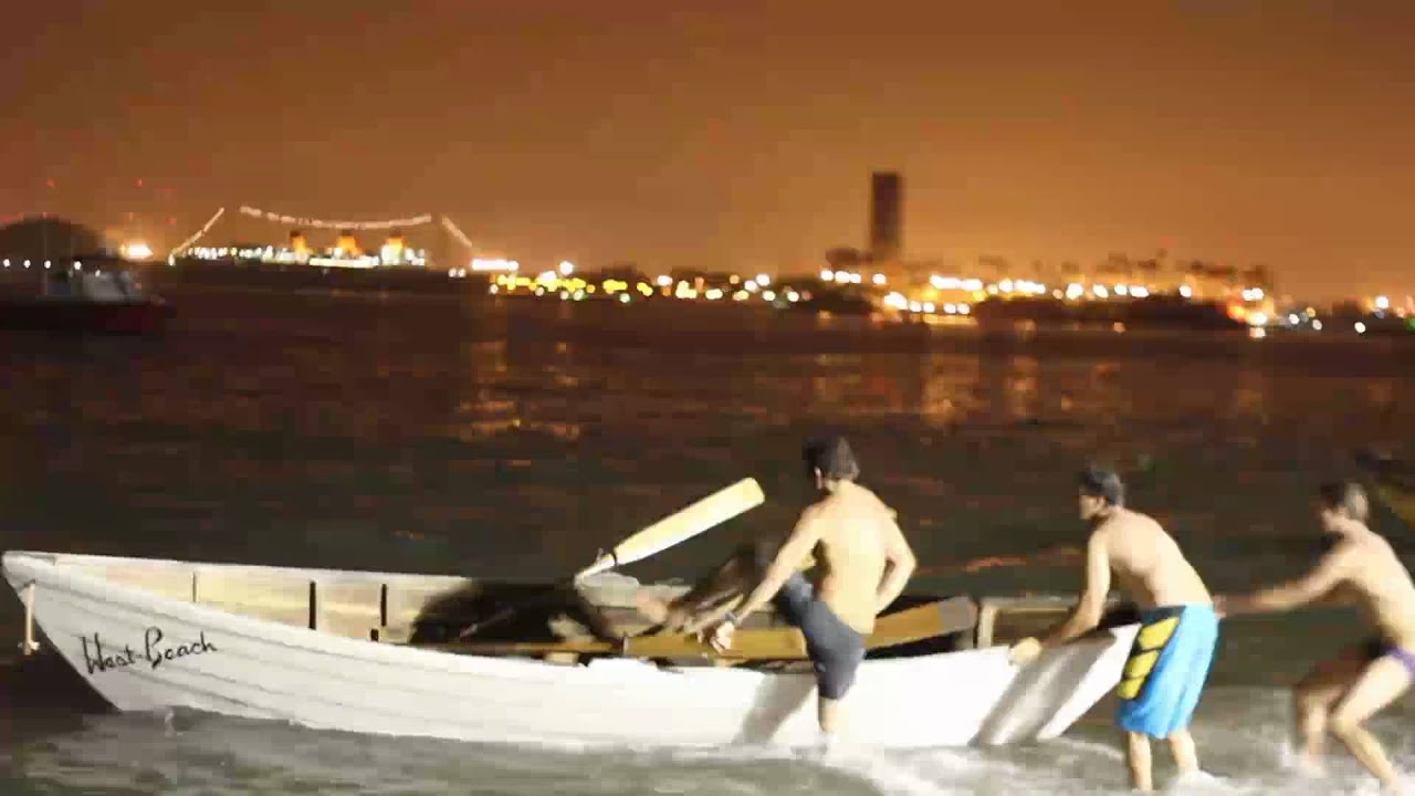 Long Beach Lifeguard Competition 2010 Dory Race - YouTube