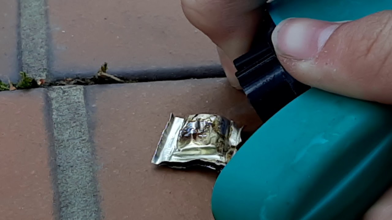 (EXPERIMENT ) BURNING A LITHIUM ION BATTERY ( Dont try this at home ...