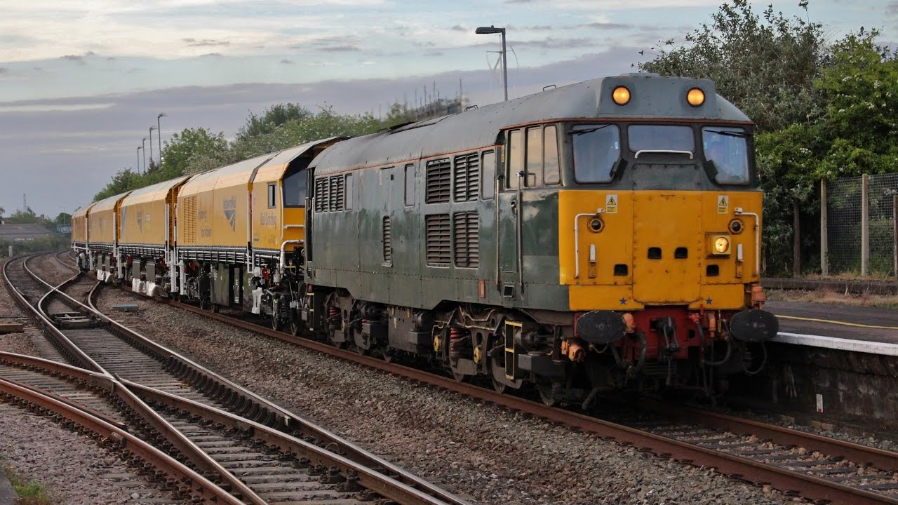 31452 and New Network Rail's Rail Grinder passes Bridgwater with 4Z02 ...