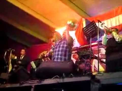 MAELO RIUZ EN VIVO REGALAME UNA NOCHE 2012.MP4