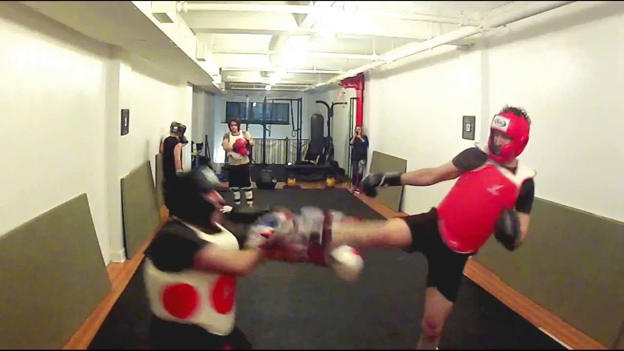 Short vs Tall opponent in Muay Thai and Kickboxing - YouTube