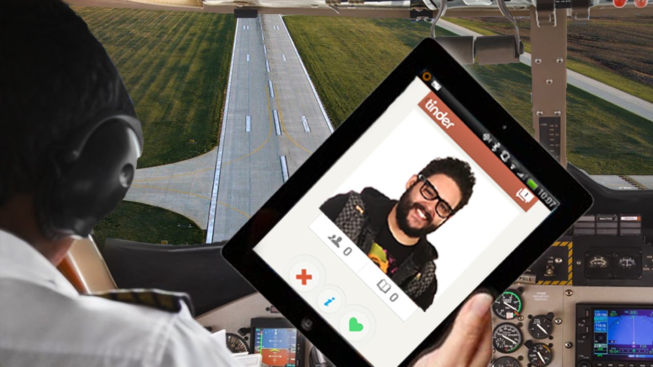 Pilot Distracted By Tablet Drops Plane 5,000 Feet! - YouTube