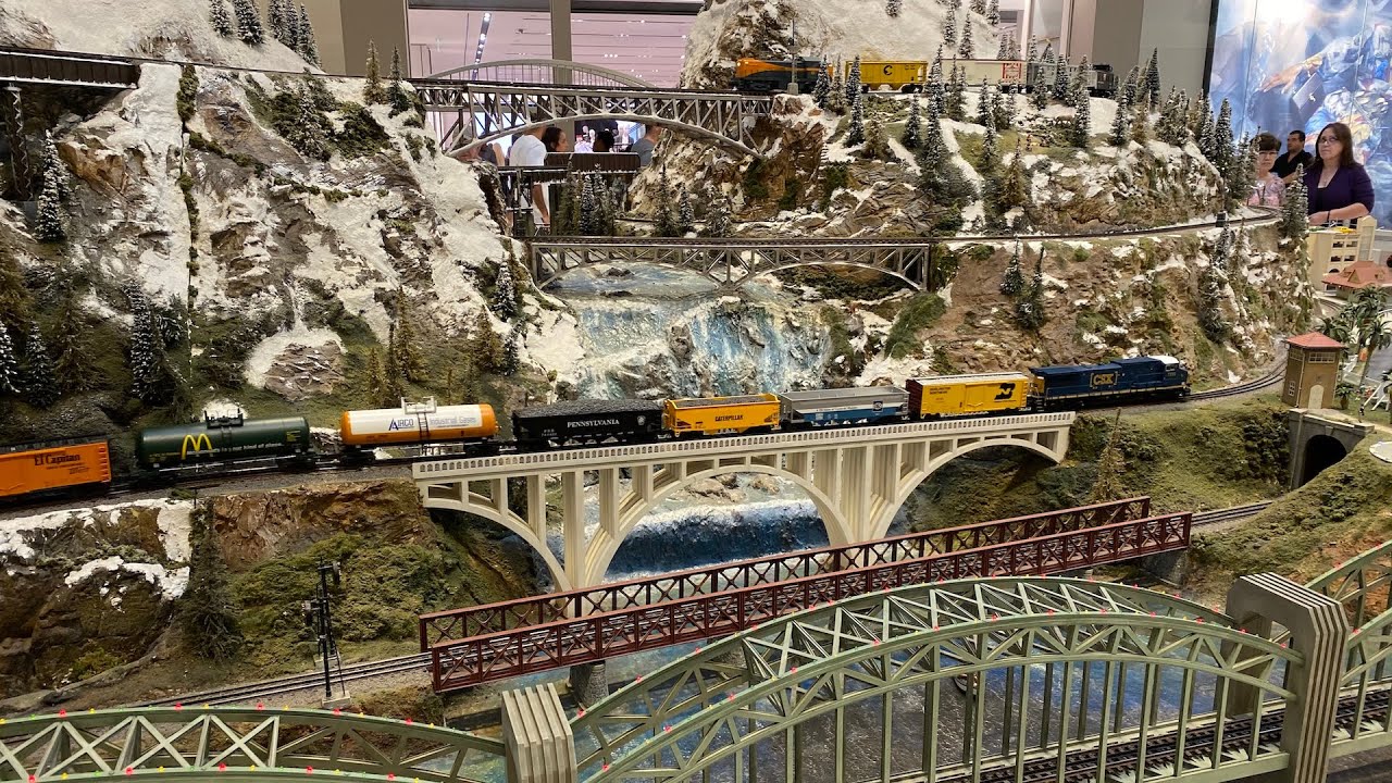 AWESOME O Scale Winter Themed Model Train Layout Aventura Mall, Miami ...