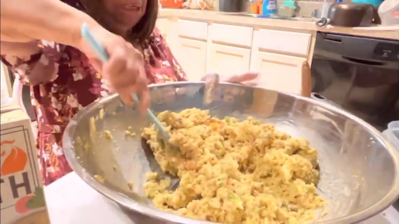 The Best Quick And Easy Cornbread Dressing Recipe And Baked Chicken Youtube
