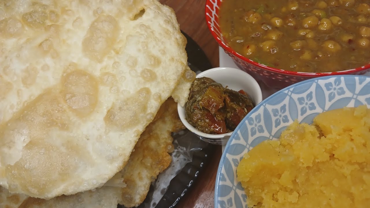 Halwa Puri& Chanay Recipe |Foodstreet Style Desi Nashta & pluffy puri ...