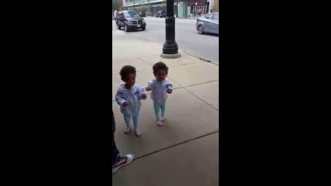 FIRST TWIN PRANK! STRANGERS ON THE STREET - YouTube