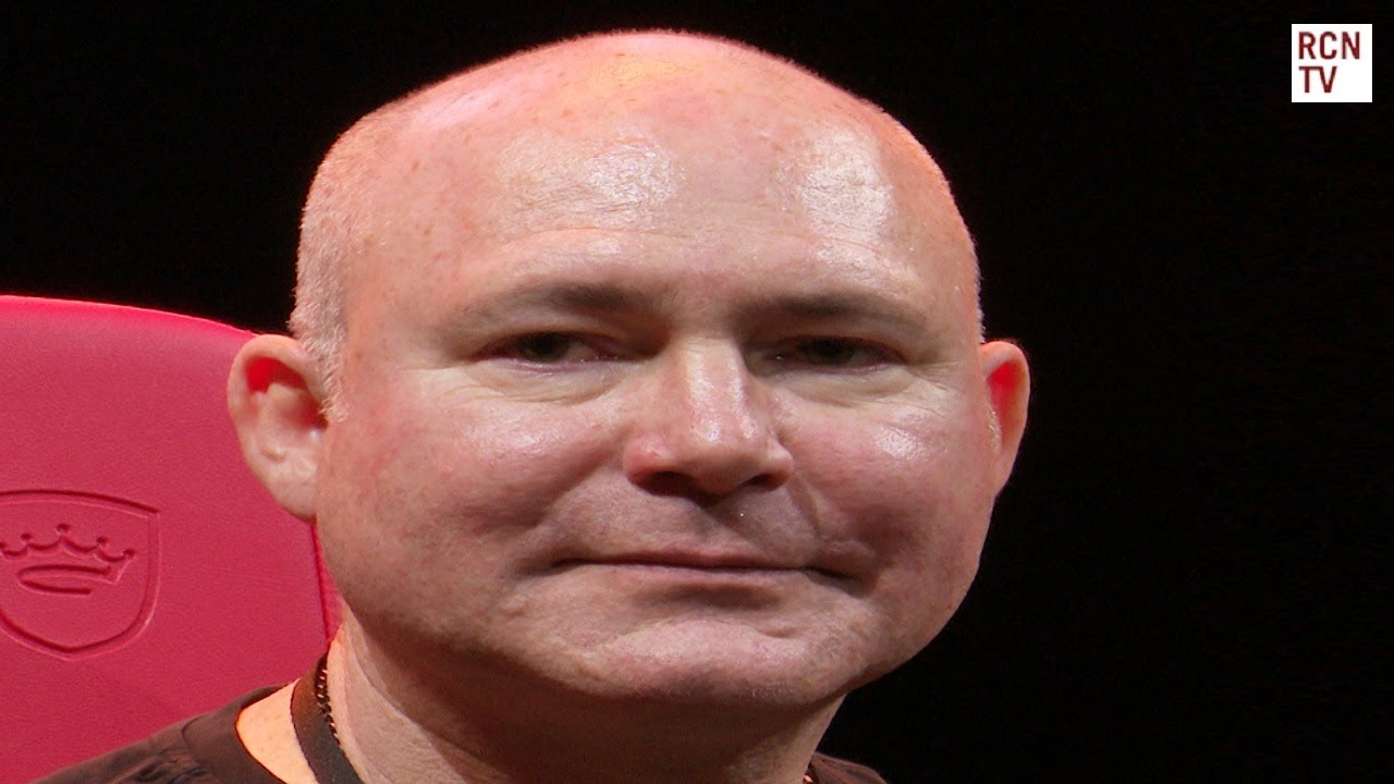 The Witcher Geralt Voice Actor Doug Cockle Praises Henry Cavill - YouTube