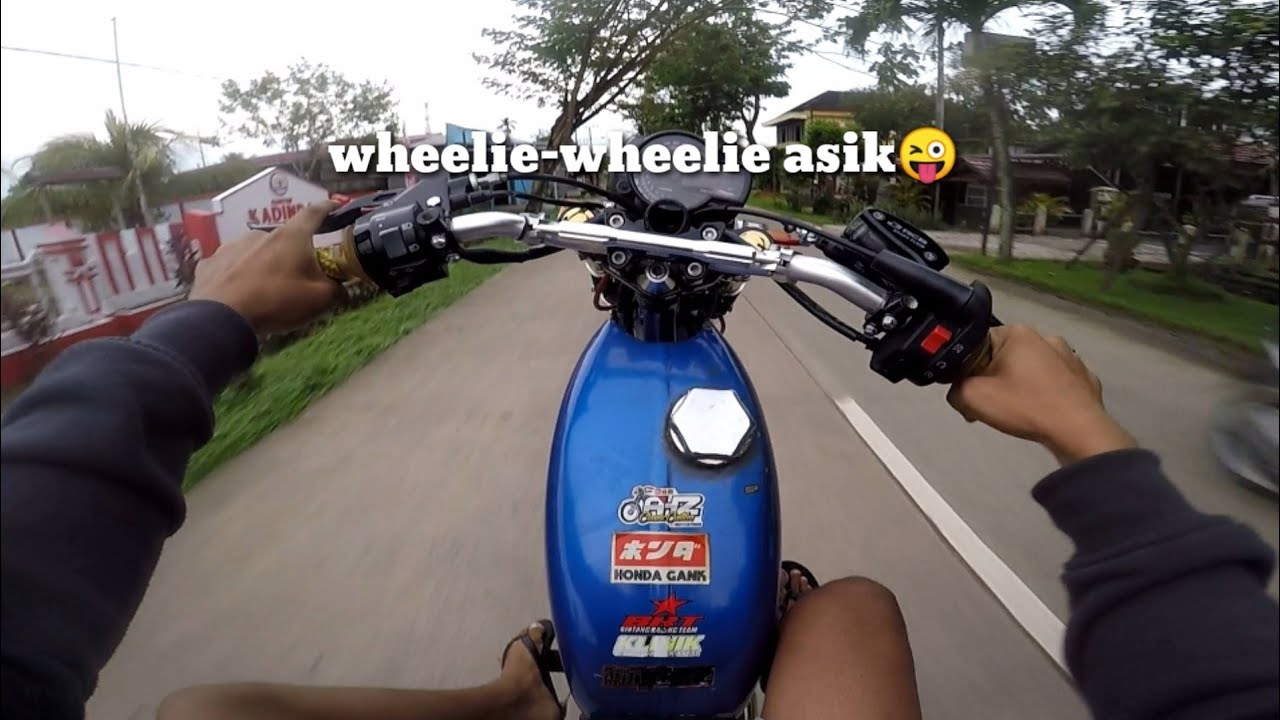 naik cb enak juga ternyata🥶testride cb biru andalan @bayuari.nugroho ...