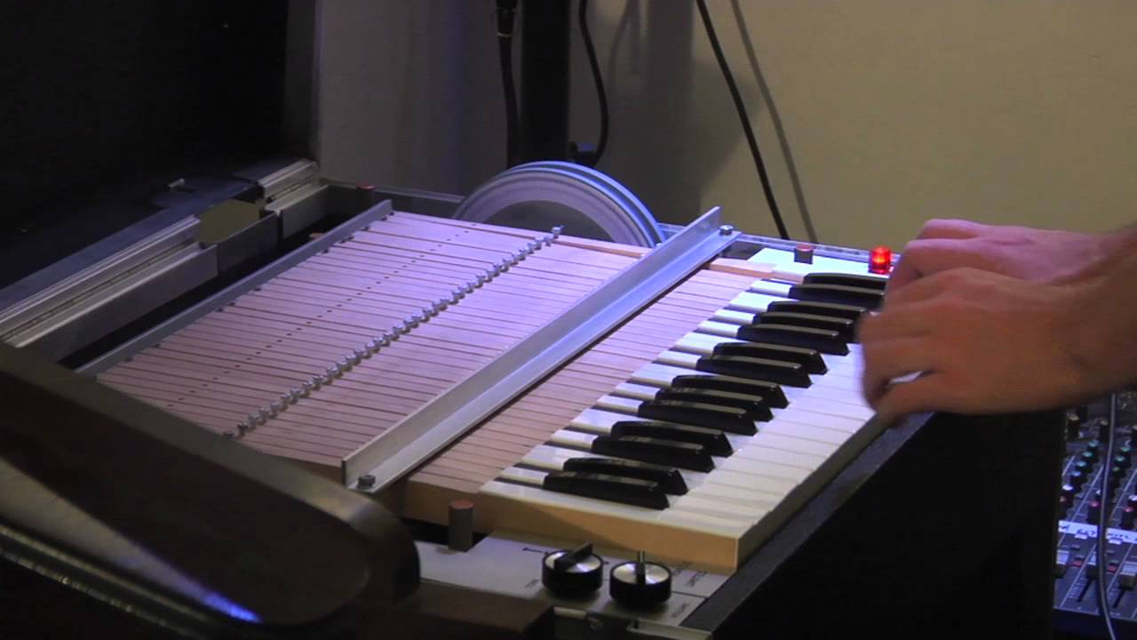 Vako Orchestron Vocal Choir - Mellotron 8 Voice Choir - YouTube