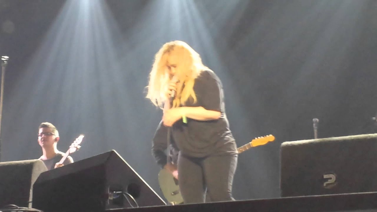 Paaspop 2015 live Anouk - Modern world - YouTube