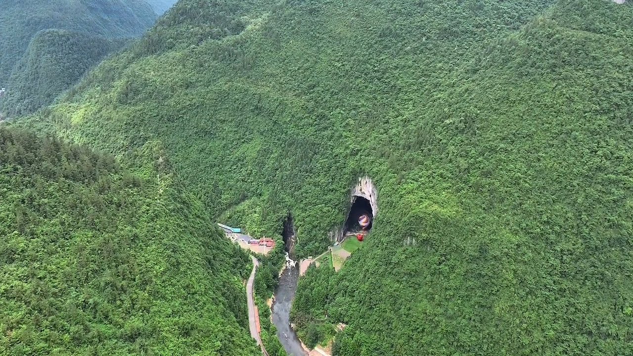 Tenglong Cave, the largest cave in Asia!亚洲第一大洞穴腾龙洞！ - YouTube