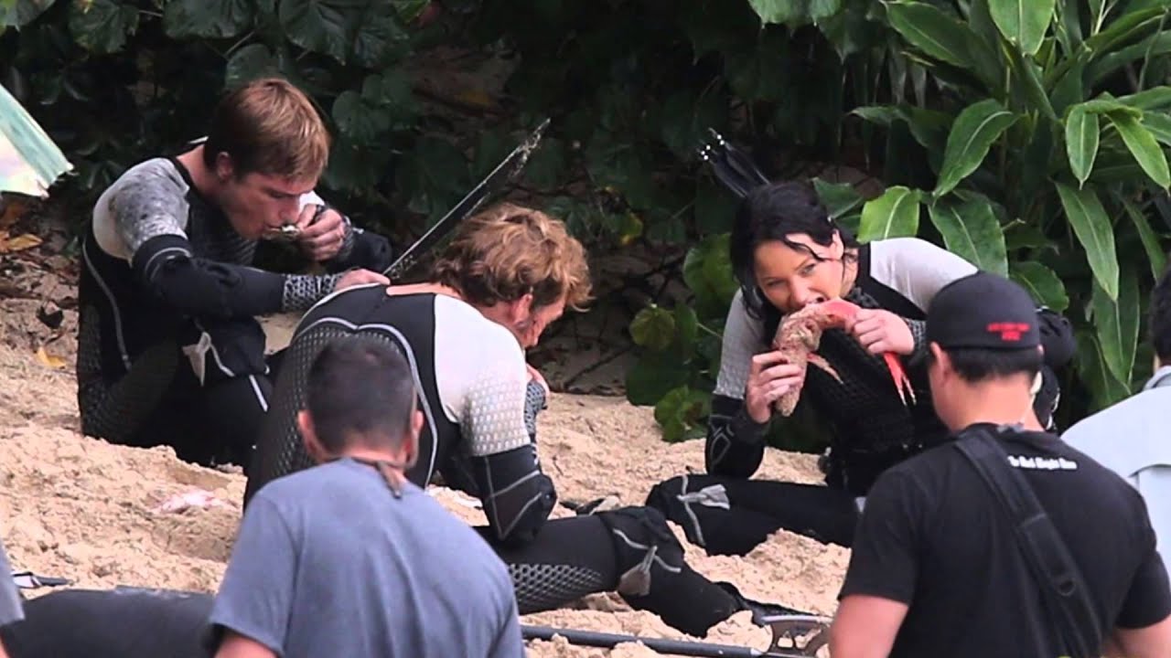 Catching Fire - Set Photos Nov 26-28 - YouTube