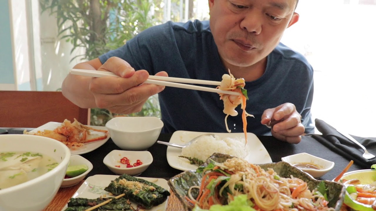 WOW Banana Blossom Fish Salad Was AMAZING!! Mok Mony Restaurant - YouTube