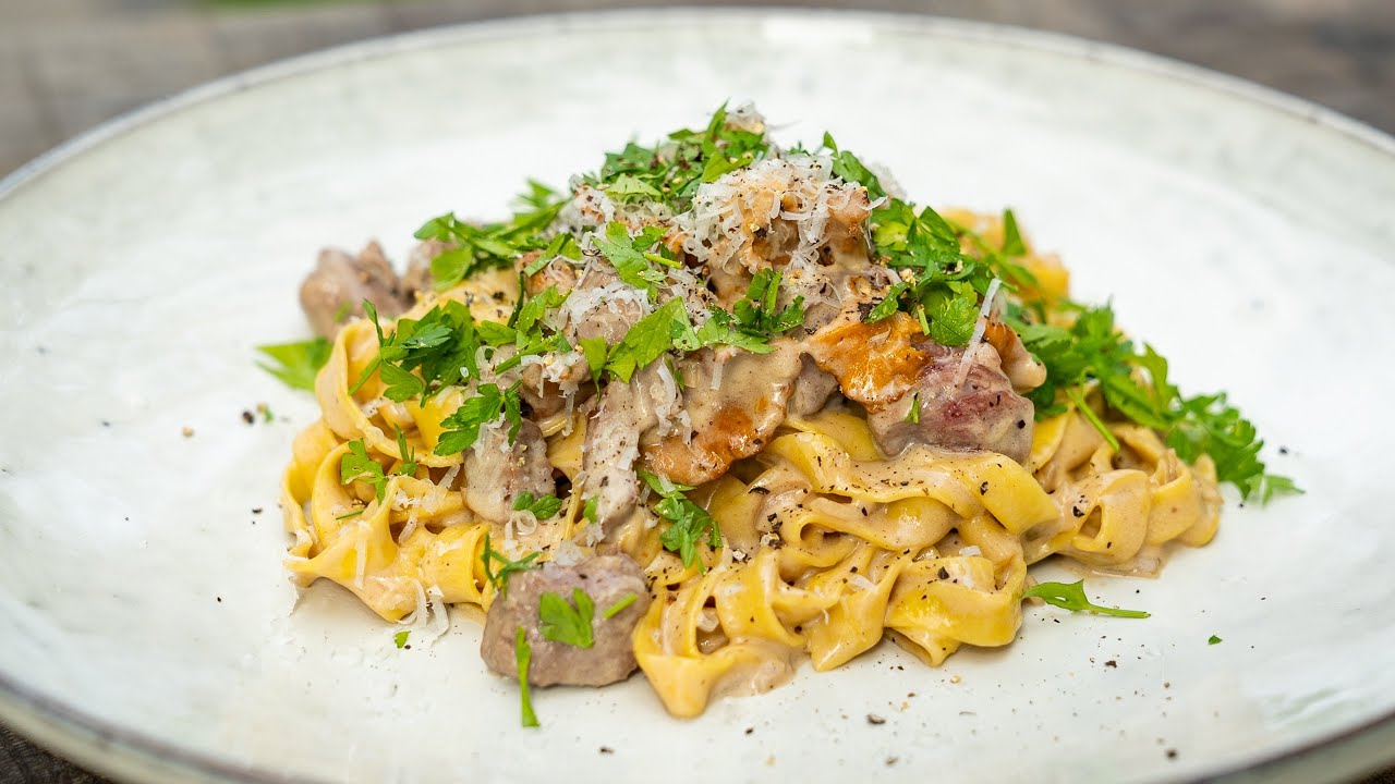 Hemgjord tagliatelle med oxfilé och kantareller - YouTube