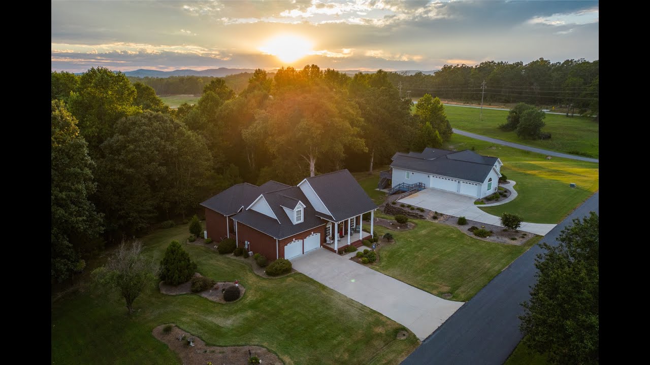 1604 Banchory Circle Walhalla SC 29691 Falcons Lair - YouTube