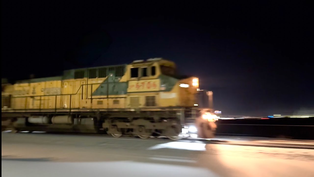 Up 6706 cnw paint leads ZLCG2 past Palm Springs - YouTube