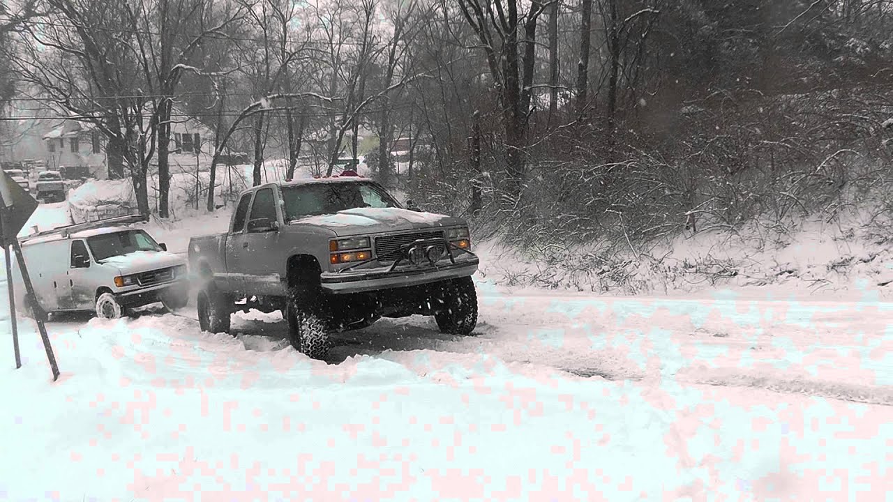 1995 GMC K2500 pulling my neighbor out in the snow storm. - YouTube