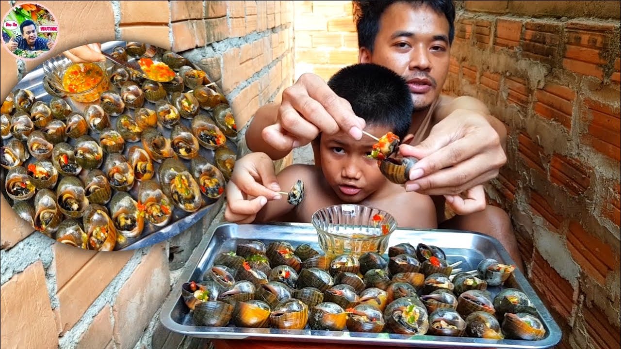 Amazing Eating Roast Snails With Salt Chilli ...