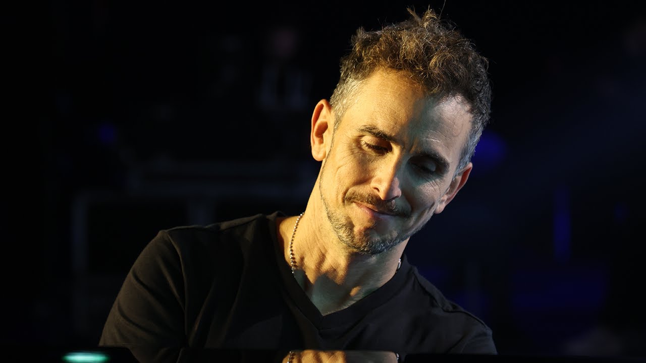 Zade Dirani - Cada Día Más / Por Un Poco de Tu Amor / La Nave del ...