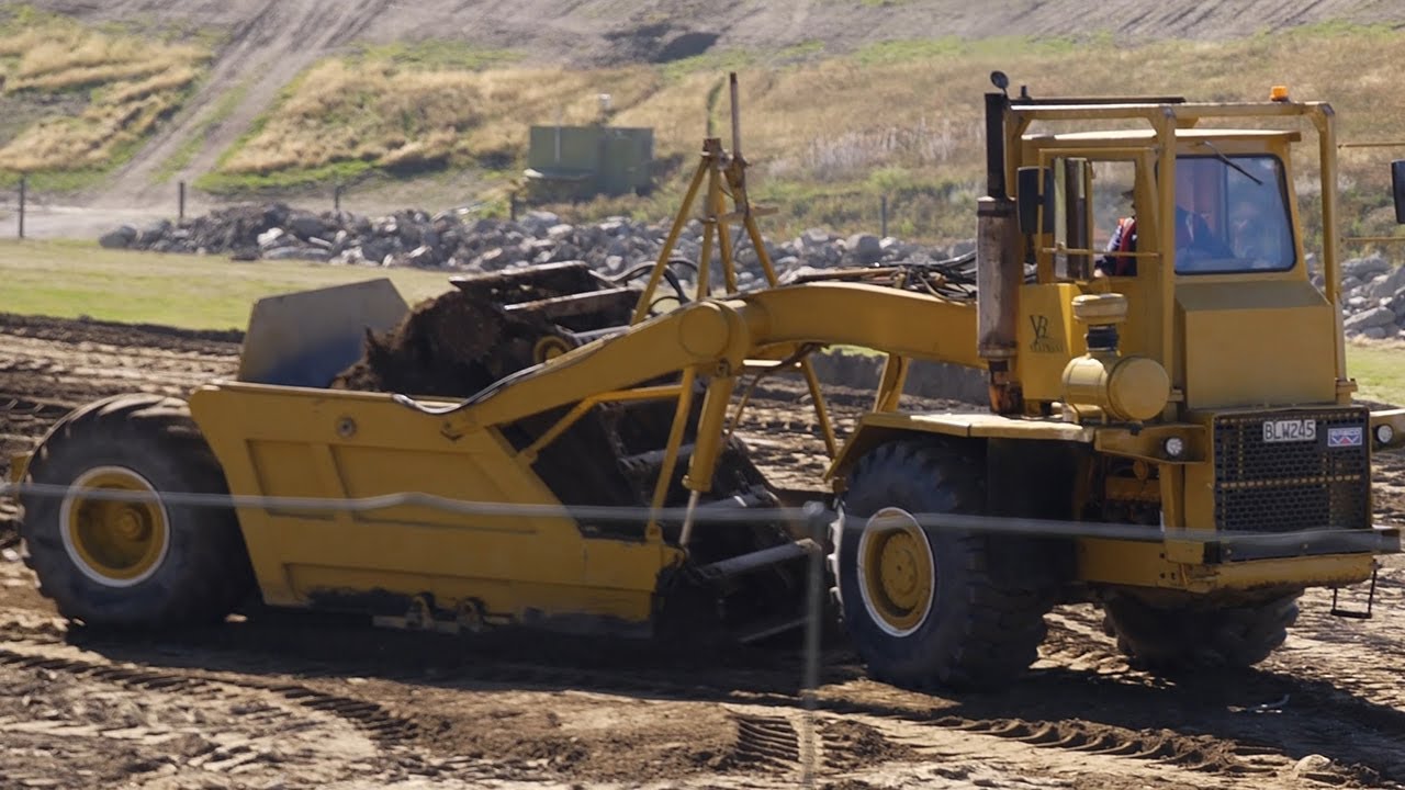 1973 WABCO 101F Elevating Scraper Working - Wheels at Wanaka 2023 - YouTube
