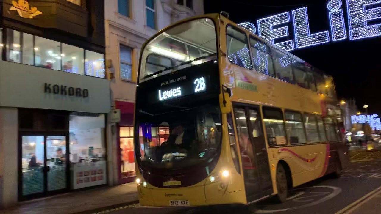 Brighton & Hove Bus Route 28 Arriving Into Churchill Square Brighton ...