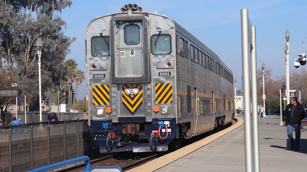 Amtrak San Joaquin’s train 702 at Hanford Station ft @AMTK_146 and 8301 ...