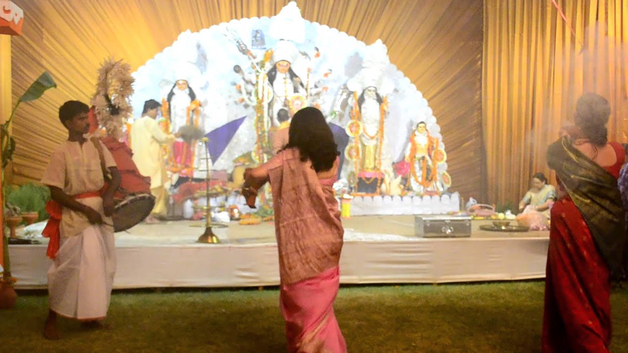 Dhunuchi Dance at Durgapuja - YouTube