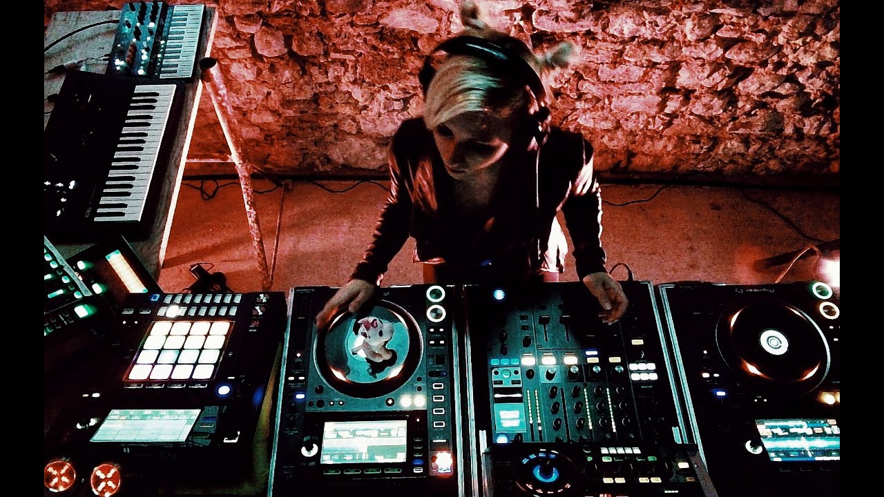 Lysa Chain - Building site Live set - YouTube