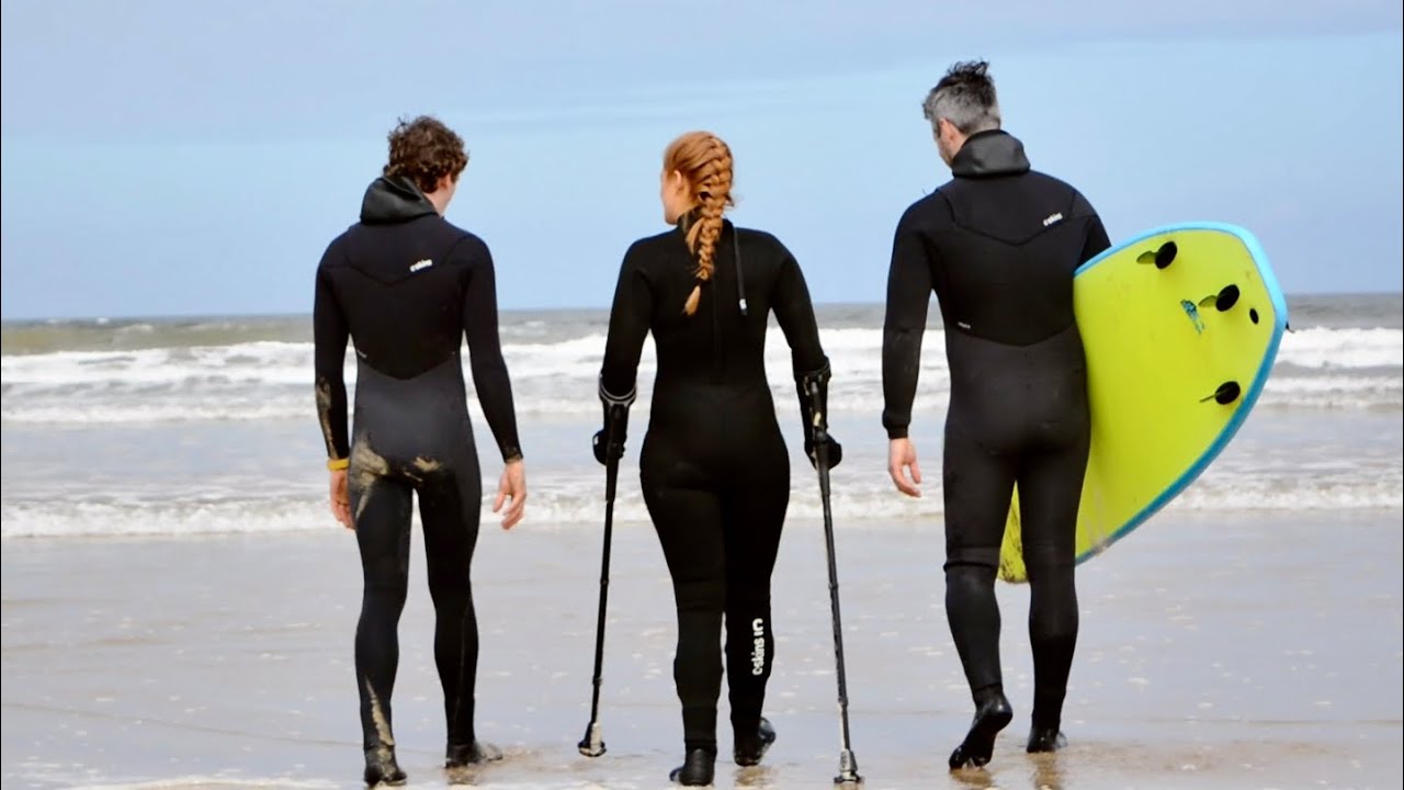 SWELLBEING | Surfing with Laura - YouTube