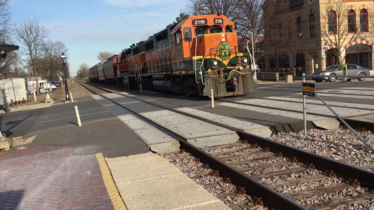 BNSF Grain Train and Outbound Metra 195 Express Passing Riverside IL ...