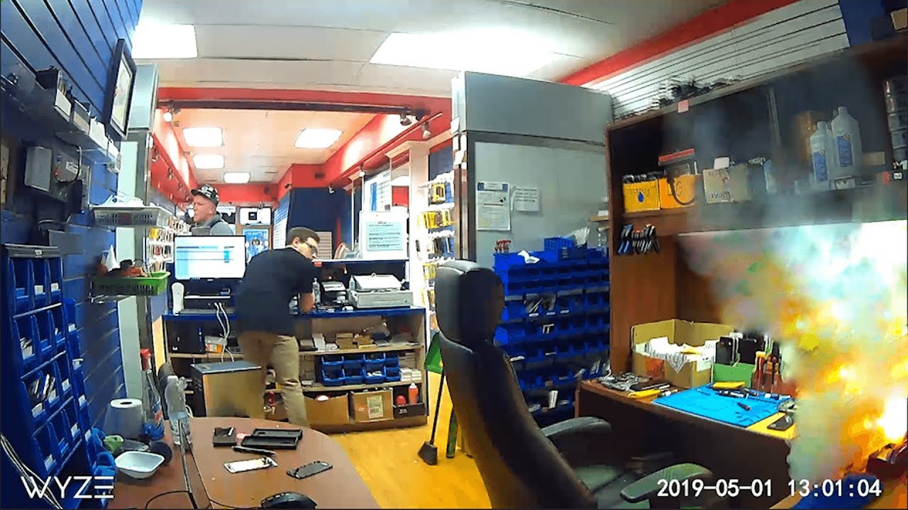 BRAND NEW SAMSUNG GALAXY S10+ EXPLODES AND CATCHES FIRE. - YouTube